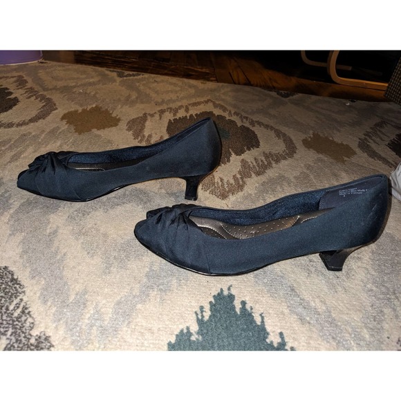 Coach and Four | Shoes | Coach And Four Navy Low Heel Twist Design In ...